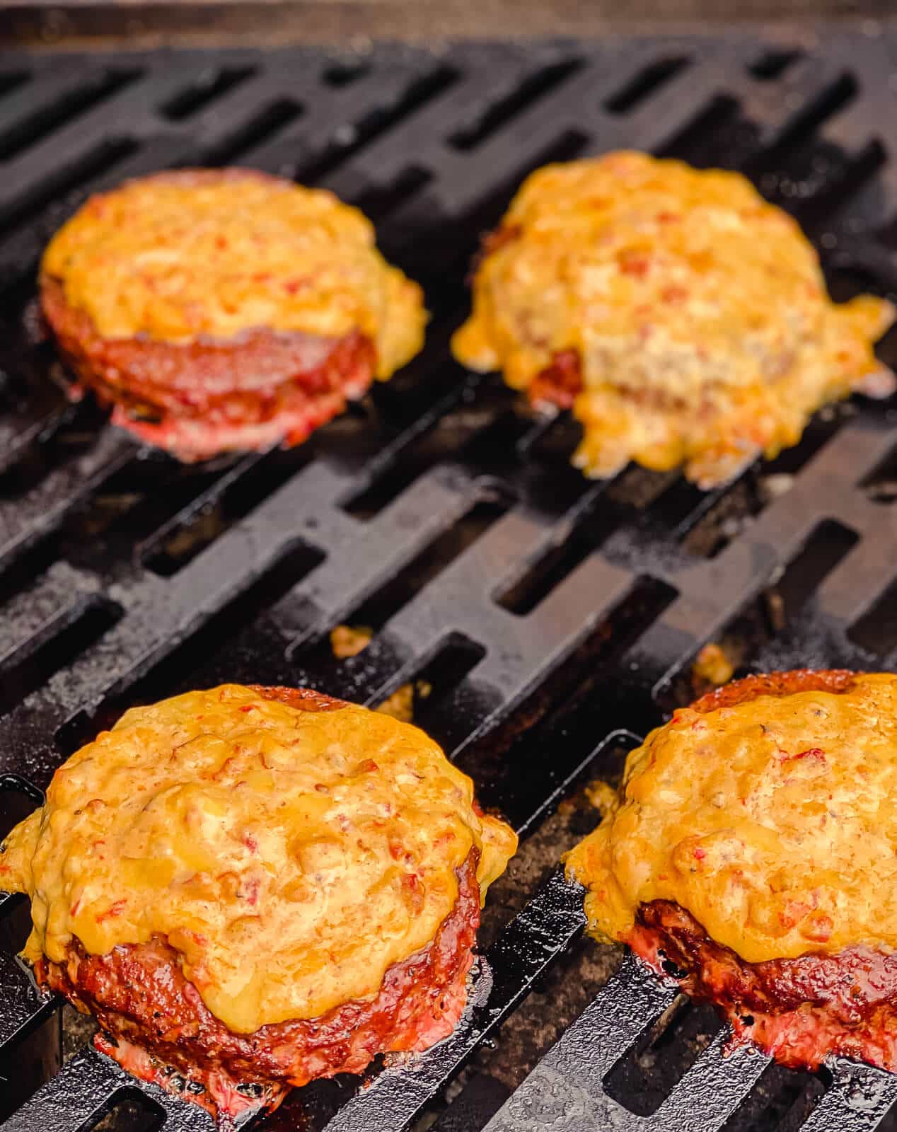The BEST Pimento Cheeseburgers - Grillseeker