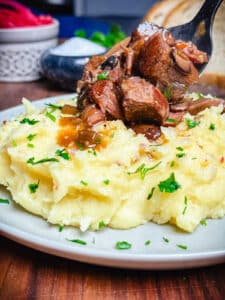 Easy Crockpot Beef Tips Recipe -Grillseeker
